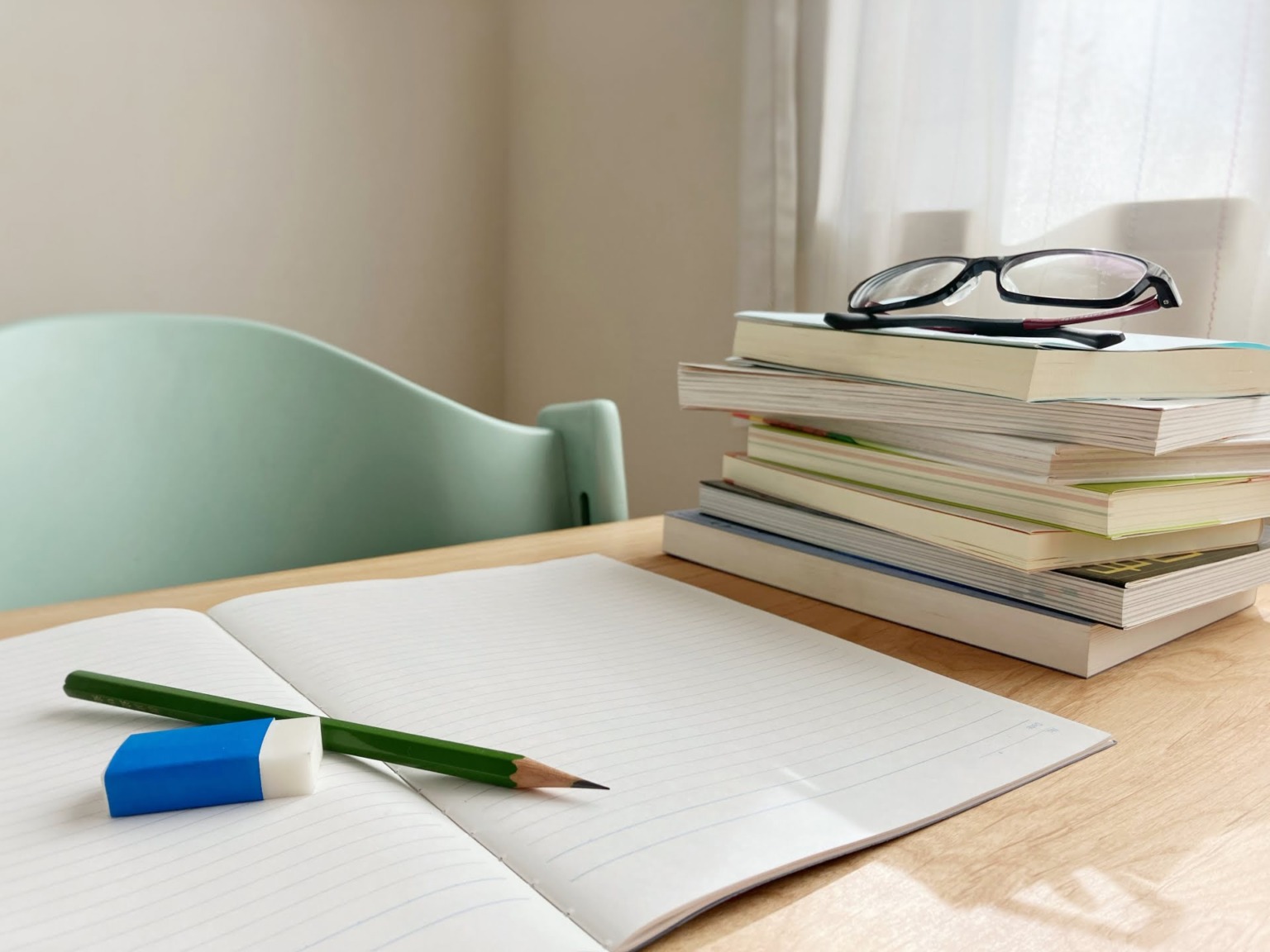 【実は難しくない】TOEICの点数配分の仕組みを徹底解説！1問5点とされる根拠や採点の裏側 | イングリッシュおさる